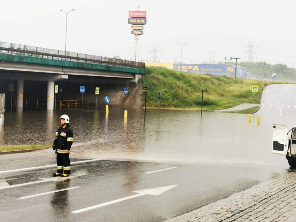 Rozlewisko przy Ikei 9 czerwca. Zalany przejazd pod wiaduktem